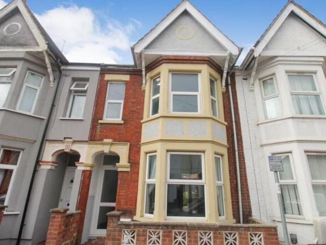4 bedroom terraced house for rent in Aspley Road, Bedford, MK42
