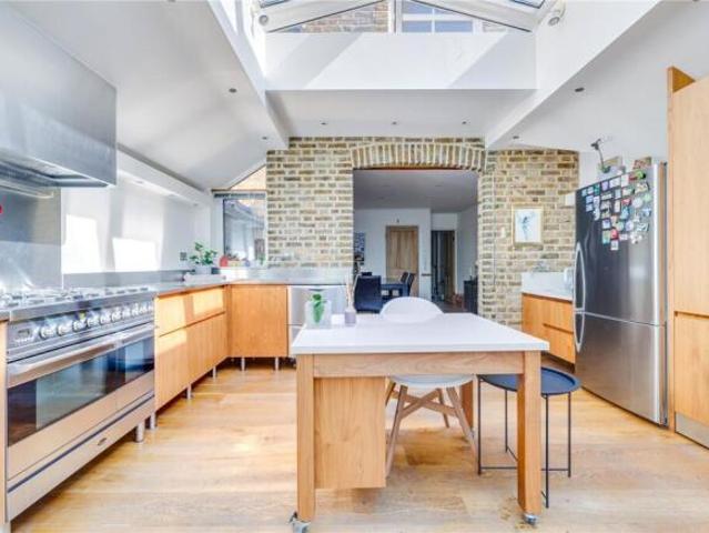 4 bedroom terraced house for rent in Bovingdon Road, London, SW6