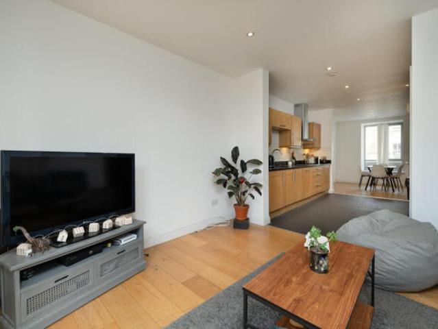 4 bedroom terraced house for rent in Bow Common Lane, London, Bow, E3