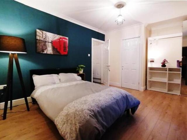 4 bedroom terraced house for rent in Bond Street, Swansea, SA1