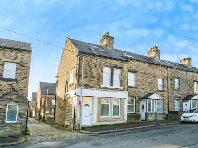 4 bedroom terraced house for rent in Bath Place, HALIFAX, HX3