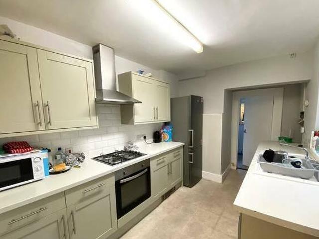 4 bedroom terraced house for rent in Bath Road Southsea PO4