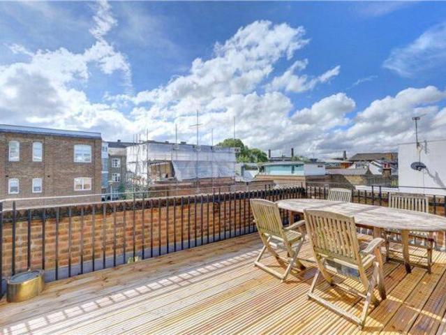 4 bedroom terraced house for rent in Battersea High Street, SW11