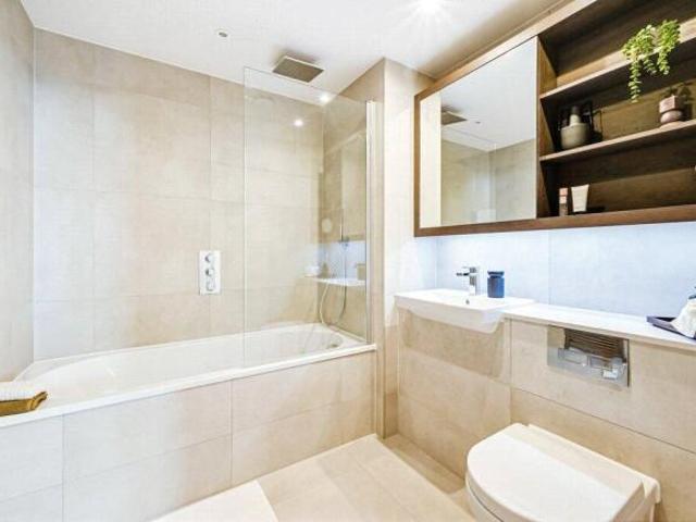4 bedroom terraced house for rent in Balfour Ave W7