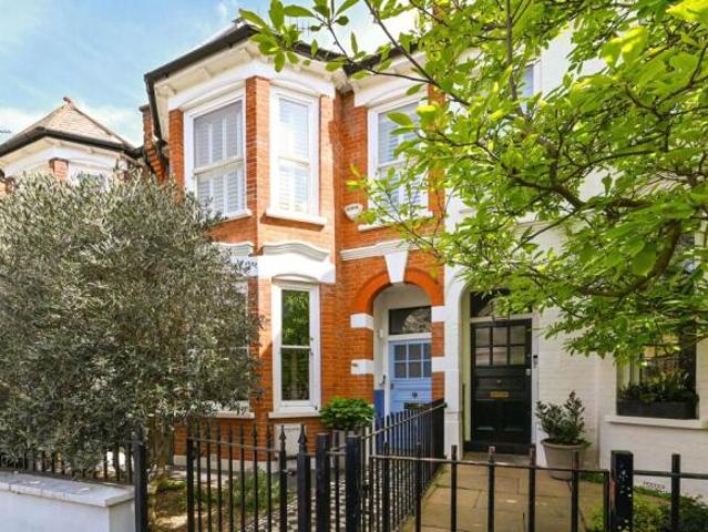 4 bedroom terraced house for rent in Balliol Road, North Kensington, W10