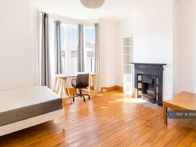 4 bedroom terraced house for rent in Bannerman Road, Bristol.