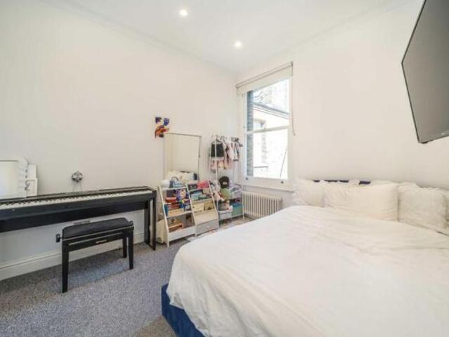 4 bedroom terraced house for rent in Barcombe Avenue, Streatham Hill, SW2
