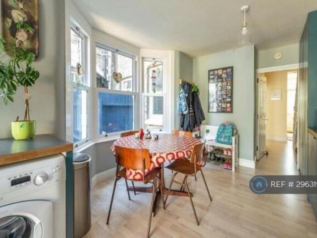 4 bedroom terraced house for rent in Barrett Road, London, E17