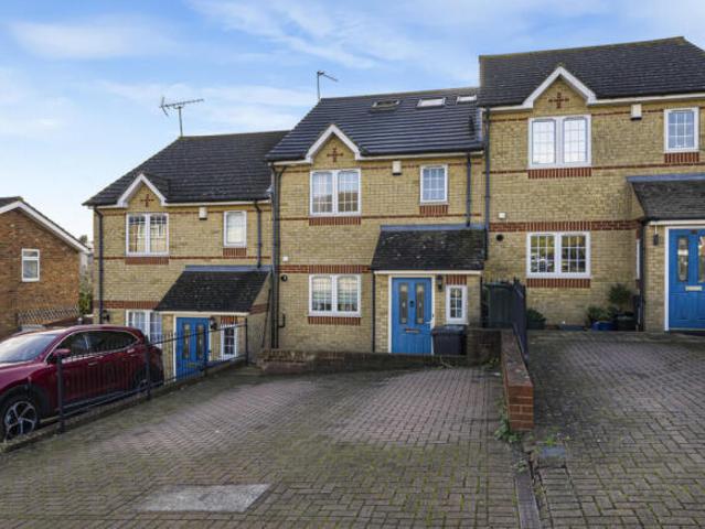 4 bedroom terraced house for rent in Bevis Close, Dartford, DA2 6HB, DA2