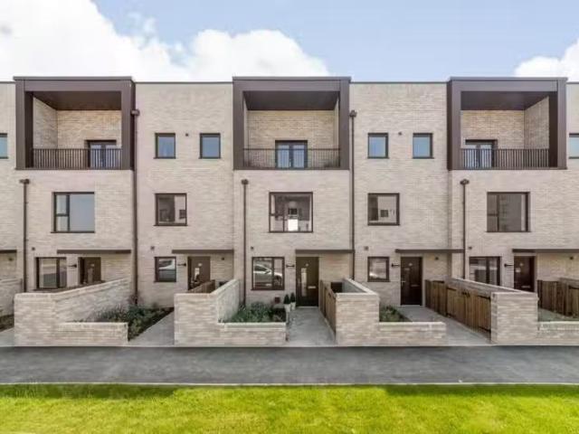 4 bedroom terraced house for rent in Bearsden Avenue, Cambridg.
