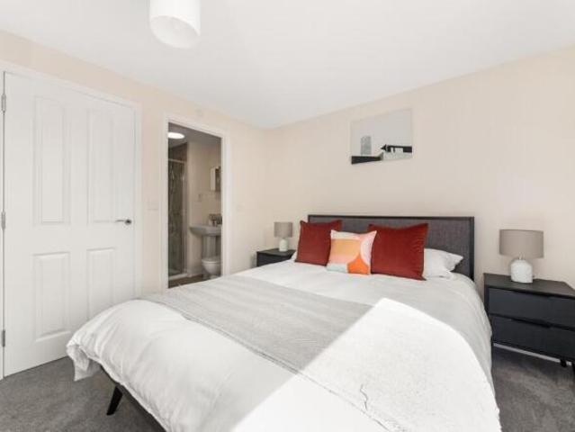 4 bedroom terraced house for rent in Bearsden Avenue, Cambridge, Cambridgeshire, CB3