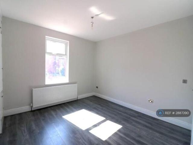 4 bedroom terraced house for rent in Beckett Road, Doncaster, DN2