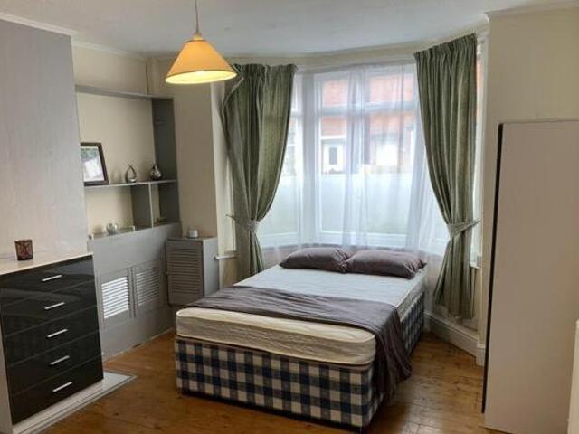 4 Bedroom Terraced House For Rent In Beeston