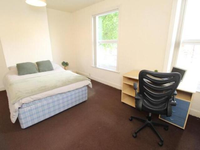 4 bedroom terraced house for rent in Beeston Road, Dunkirk, Nottingham, NG7