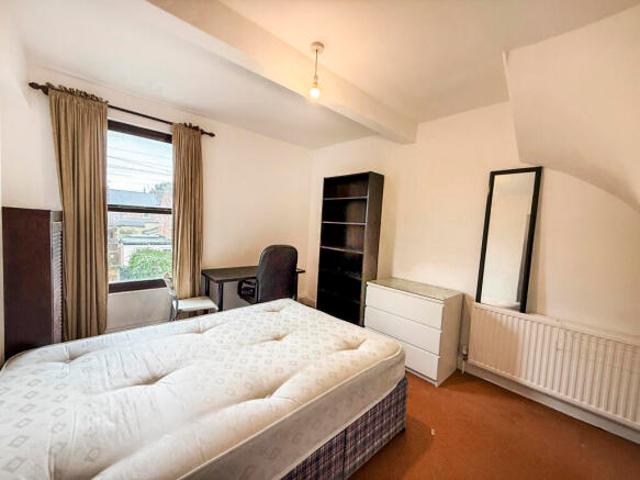 4 bedroom terraced house for rent in Beeston Road, Dunkirk, Nottingham, NG7