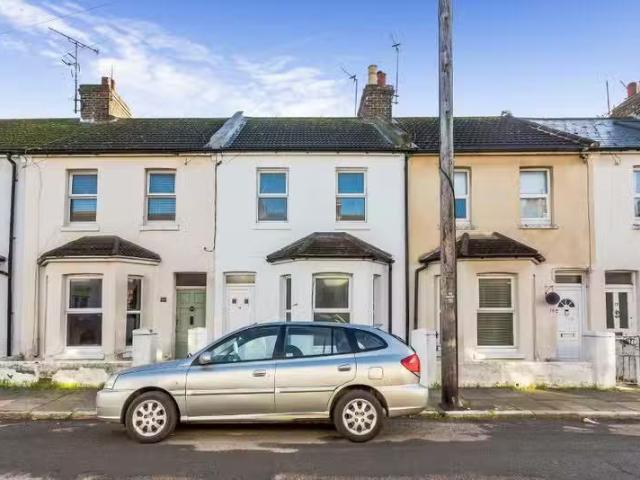 4 bedroom terraced house for rent in Beltring Road, Eastbourne.