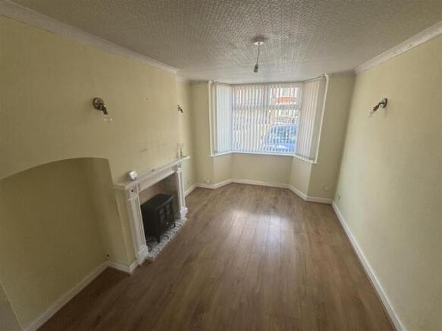4 bedroom terraced house for rent in Benson Road, Kersley, Coventry, CV6