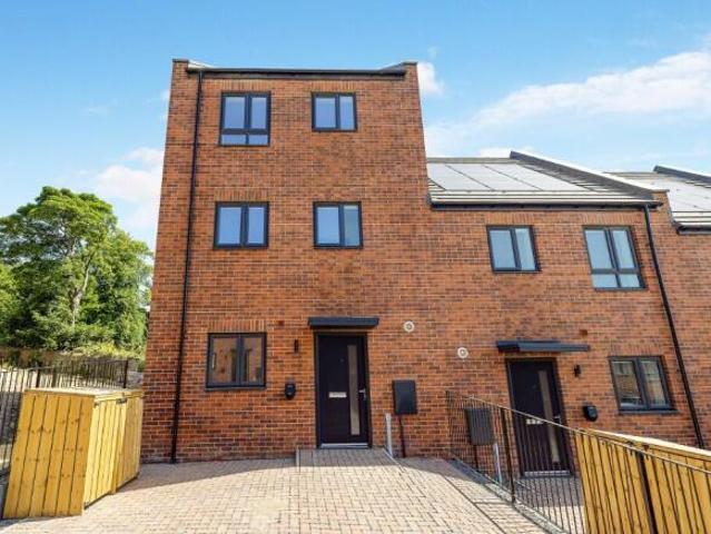 4 bedroom terraced house for rent in Benwell Dene Terrace, Newcastle Upon Tyne, NE15
