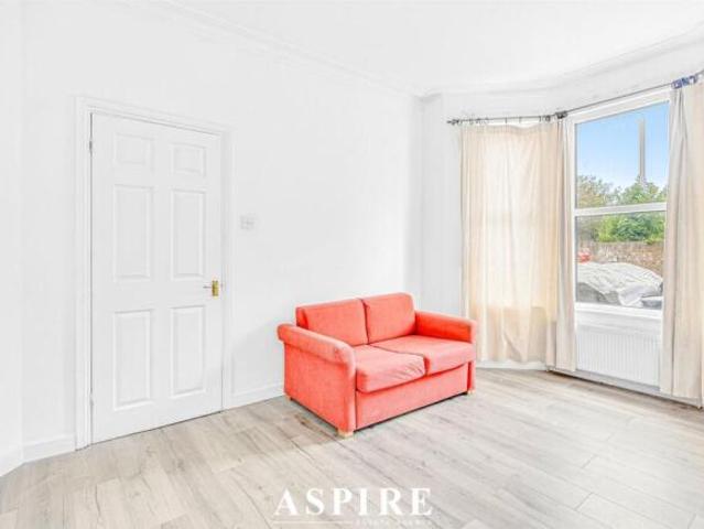 4 bedroom terraced house for rent in Beresford Road, Southend On Sea, SS1