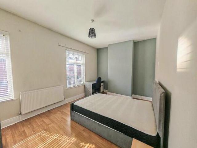 4 bedroom terraced house for rent in Beresford Street, Manchester, M14