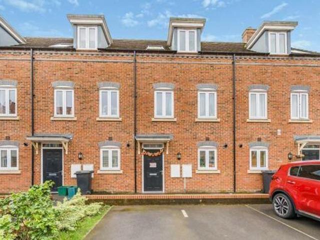 4 Bedroom Terraced House For Rent In Berkshire