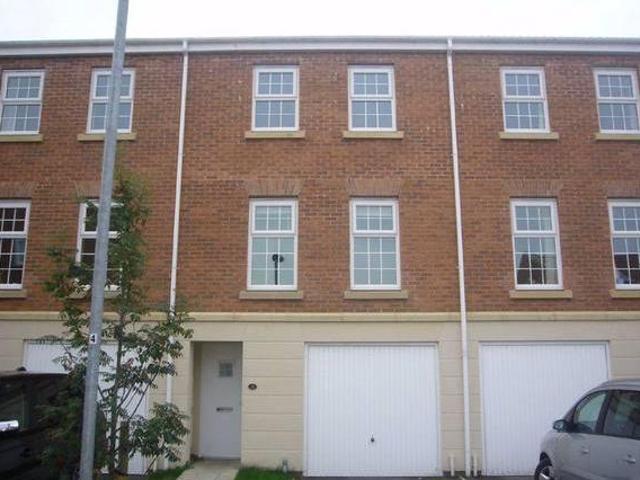 4 bedroom terraced house for rent in Bintley Drive Pocklington YO42