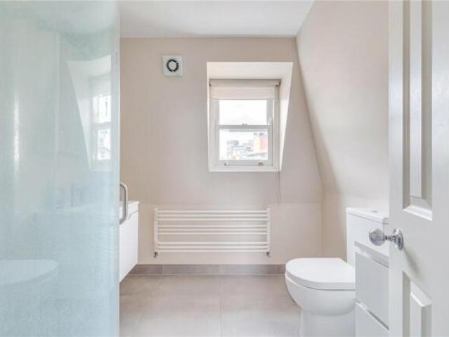 4 bedroom terraced house for rent in Biscay Road, Barons Court, W6