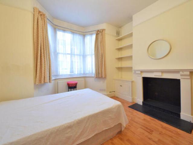 4 bedroom terraced house for rent in Biscay Road, London, W6