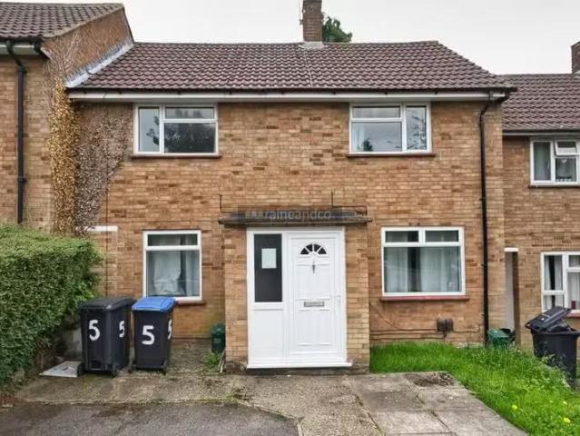 4 bedroom terraced house for rent in Blackthorne Close, Hatfie.