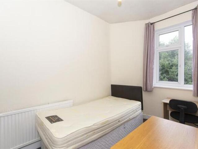 4 bedroom terraced house for rent in Blackshaw Road, Tooting SW17