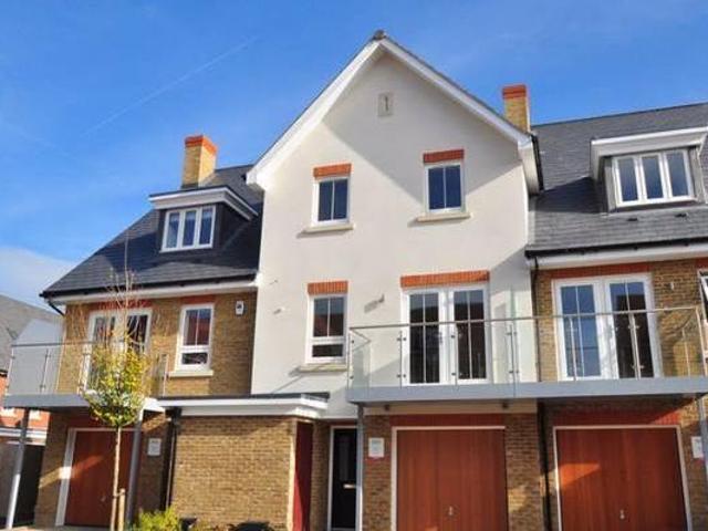 4 bedroom terraced house for rent in Bramblings Way Boulters Meadows SL6