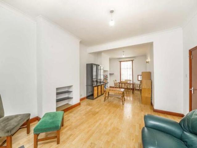 4 bedroom terraced house for rent in Brent View Road, London, NW9