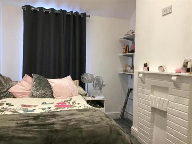 4 bedroom terraced house for rent in Broad Street, Canterbury, Kent, CT1