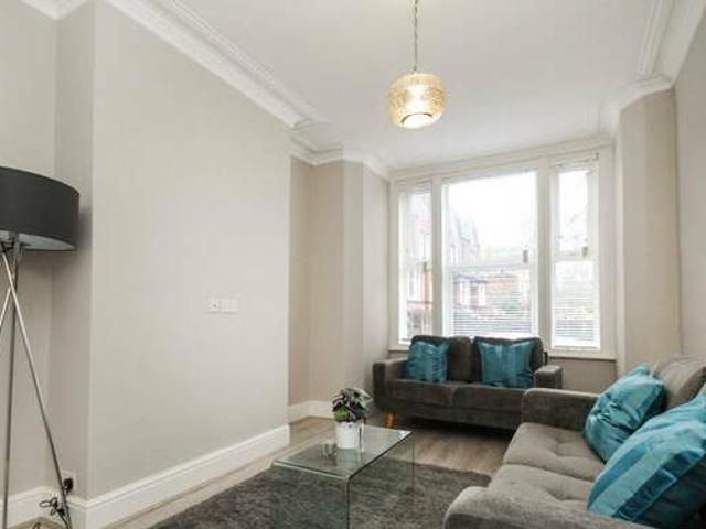 4 bedroom terraced house for rent in Brookfield Place Headingley LS6