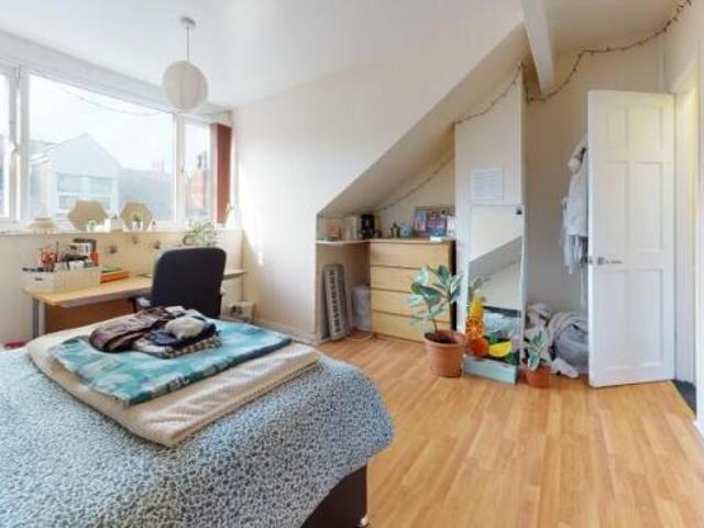 4 bedroom terraced house for rent in Burchett Terrace, Woodhouse, Leeds, LS6