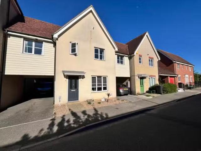 4 bedroom terraced house for rent in Burghley Way, Chelmsford.
