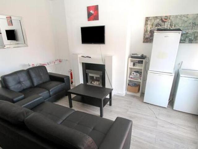4 Bedroom Terraced House For Rent In Burley, Leeds