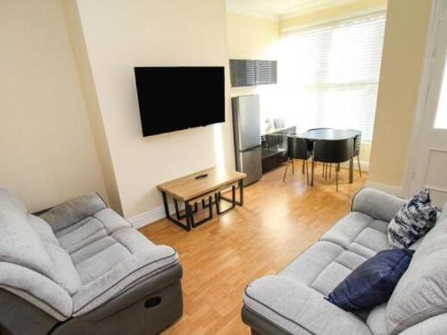 4 Bedroom Terraced House For Rent In Burley, Leeds