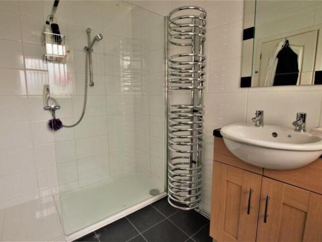 4 bedroom terraced house for rent in Burlington Gardens, Romford, RM6