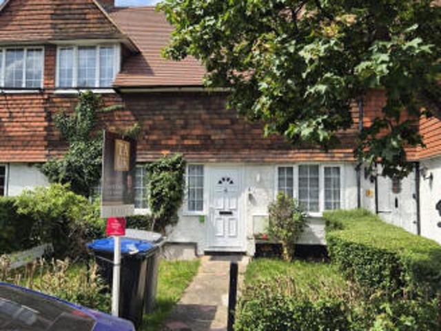 4 bedroom terraced house for rent in Goldsmith Lane, London, NW9