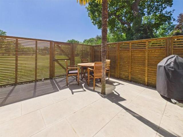 4 bedroom terraced house for rent in Golf Side, Twickenham, TW2