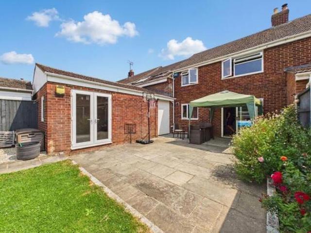 4 bedroom terraced house for rent in Goodmoor Crescent, Churchdown, GL3