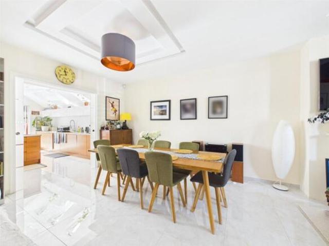 4 bedroom terraced house for rent in Gordon Avenue, St Margarets, TW1
