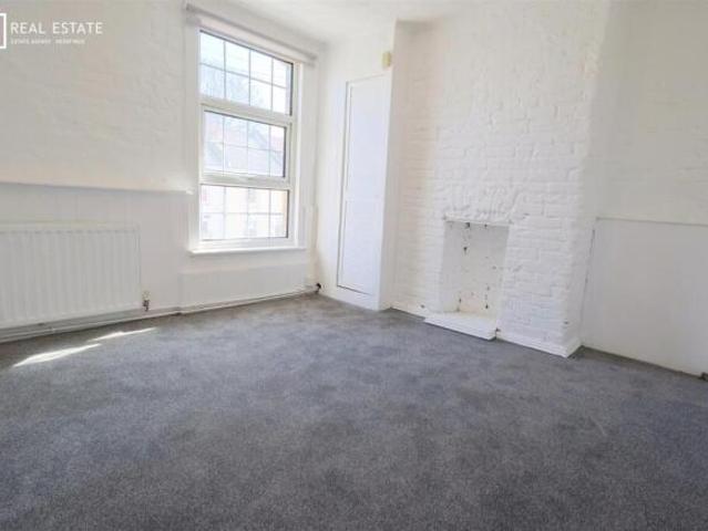 4 bedroom terraced house for rent in Gardiner Street, Gillingham, ME7