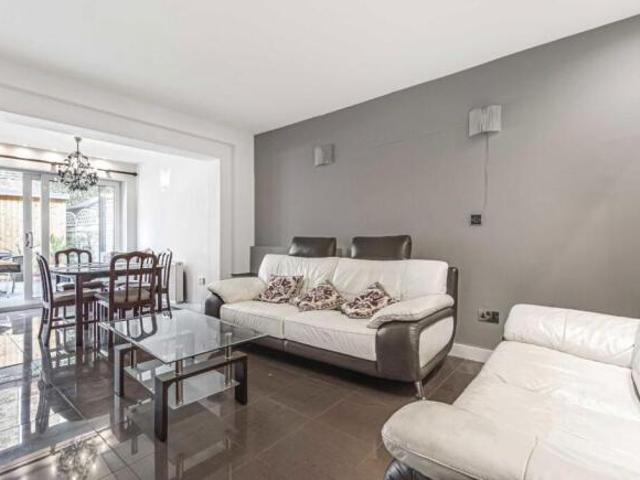 4 bedroom terraced house for rent in Garrick Close, Wandsworth, SW18