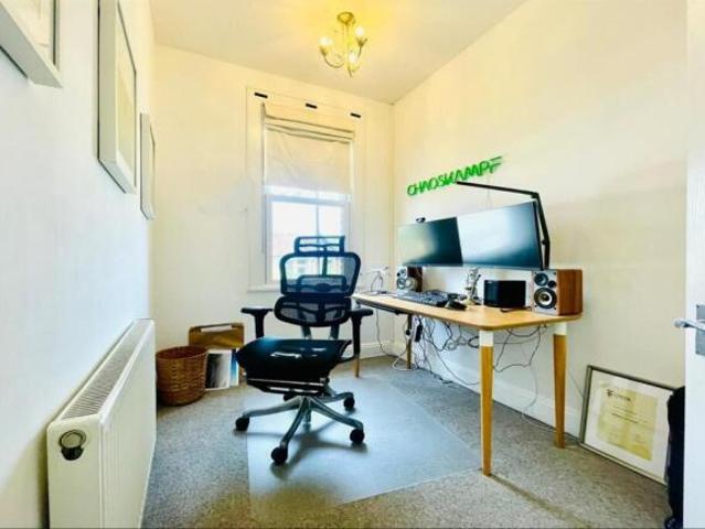 4 bedroom terraced house for rent in George Lane, South Woodford, London, E18