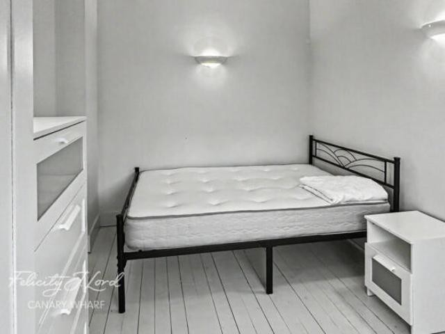 4 bedroom terraced house for rent in Gillender Street, LONDON, E14
