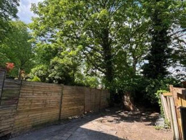 4 bedroom terraced house for rent in Gladstone Avenue, Luton, Bedfordshire, LU1 1QL, LU1