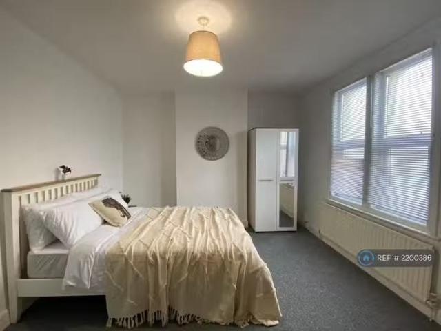 4 bedroom terraced house for rent in Glen Park, Eastville, Bri.