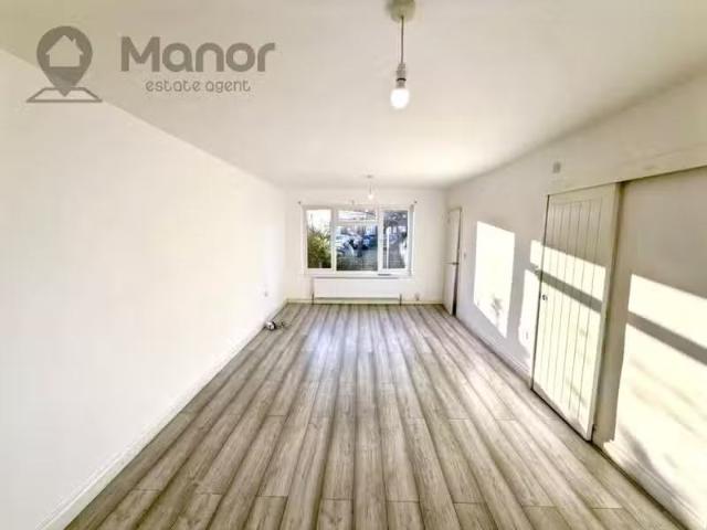 4 bedroom terraced house for rent in Glenmore Way, Barking, IG.